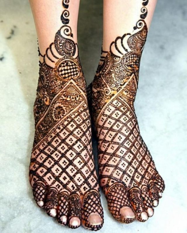 25+ Trendy Leg Mehndi Designs for Brides