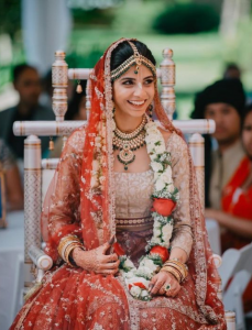 Trending Couple Varmala Designs This Wedding Season!