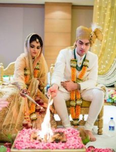 Trending Couple Varmala Designs This Wedding Season!