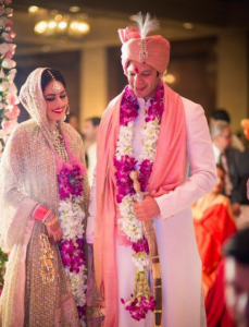 Trending Couple Varmala Designs This Wedding Season!