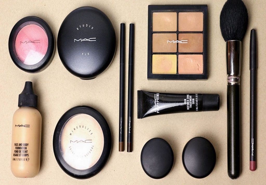 Complete List of 17 Essential Bridal Makeup Kit to Prep Face on Wedding