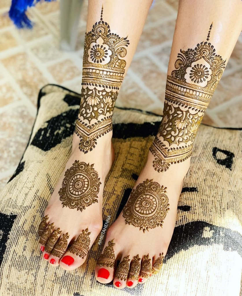 20 Mind Blowing and Unique Bridal Legs Mehndi Design for 2021 Wedding