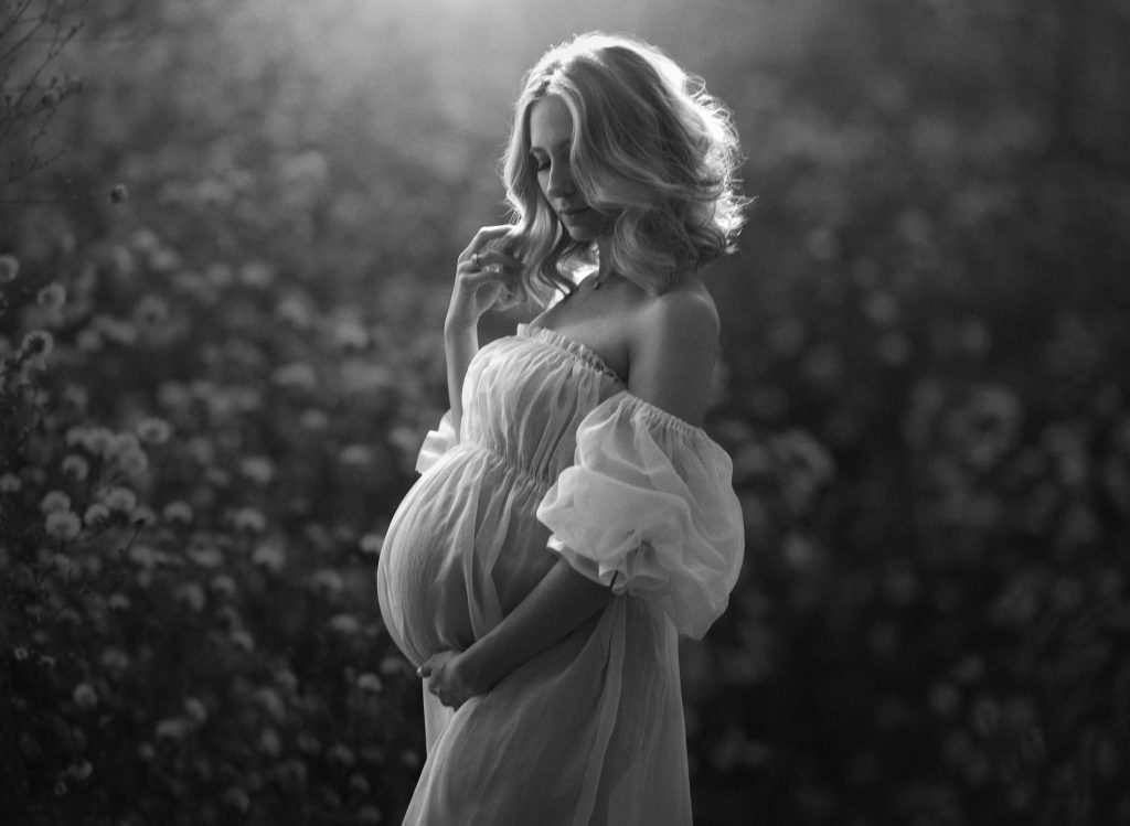 16 Babymoon Photoshoot Ideas, Classy and Out of the Box Suggestions