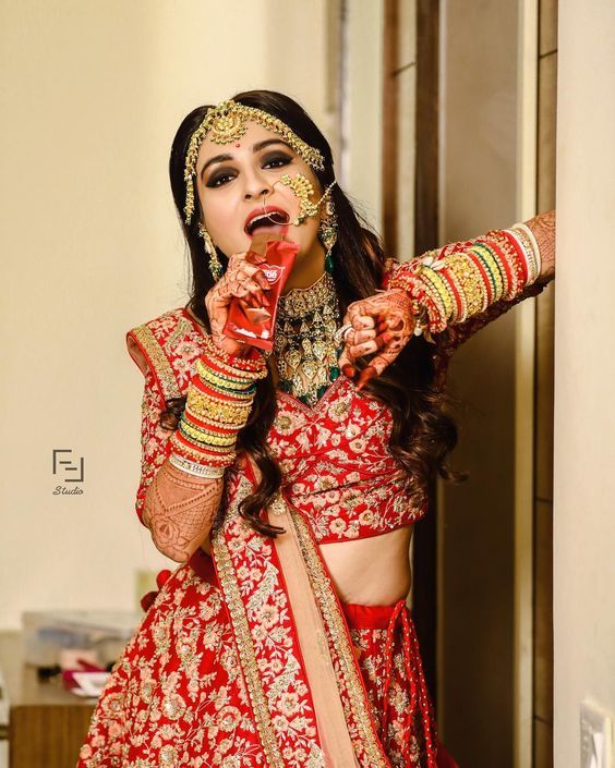 20 Memorable Solo Bride Pictures for 2021 Wedding Which Looks Unique