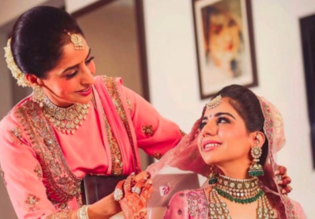 20 Memorable Solo Bride Pictures for 2021 Wedding Which Looks Unique