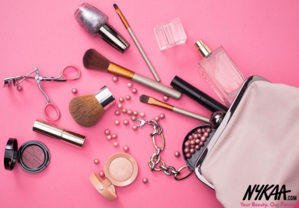 Complete List of 17 Essential Bridal Makeup Kit to Prep Face on Wedding