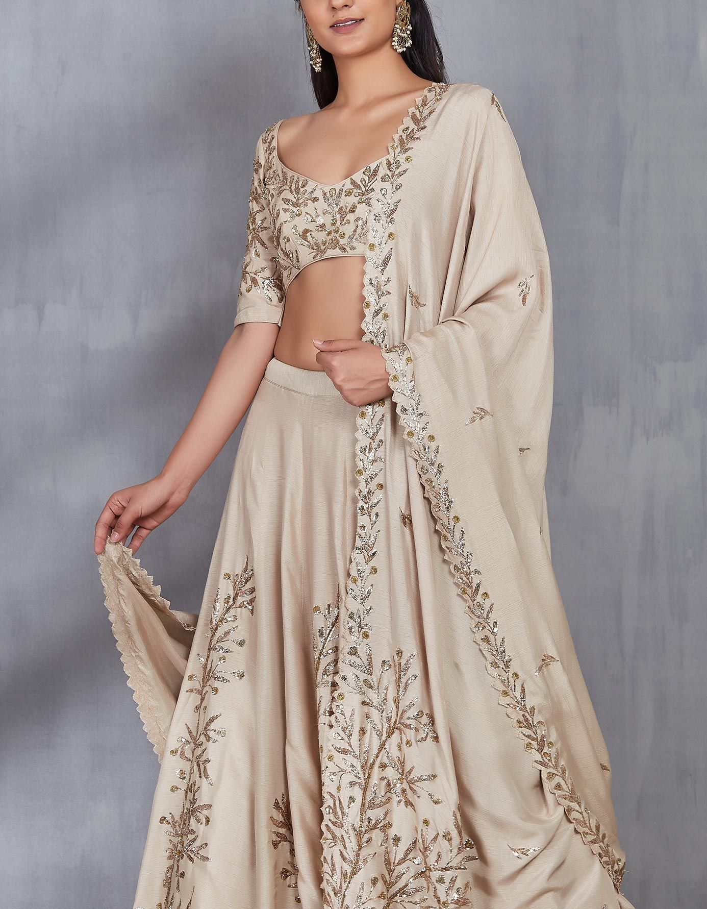 28 Eye Catching Golden Bridal Lehenga Designs Ideas for this Wedding