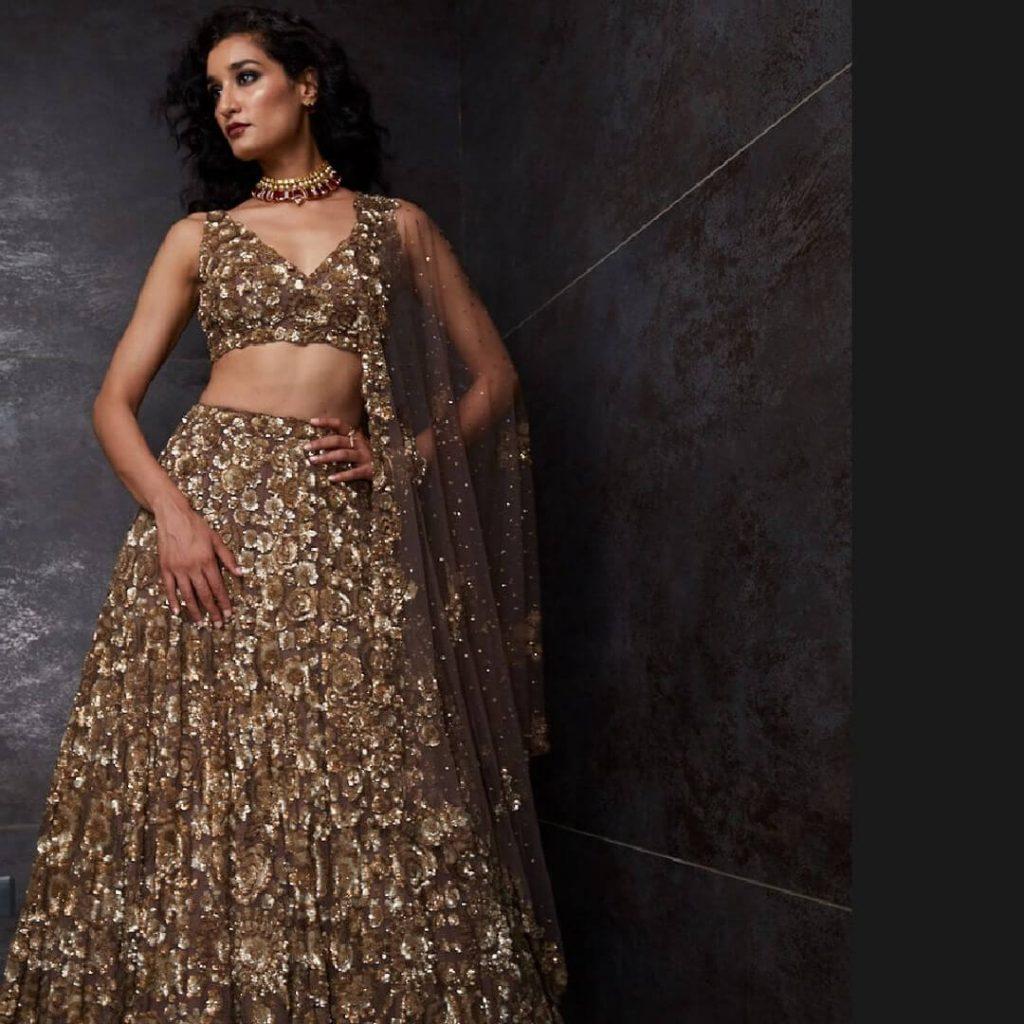 28 Eye Catching Golden Bridal Lehenga Designs Ideas for this Wedding