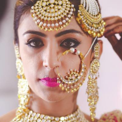 20 Regal Bridal Nose Ring Designs for a Royal Ensemble