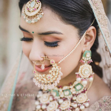 20 Regal Bridal Nose Ring Designs for a Royal Ensemble