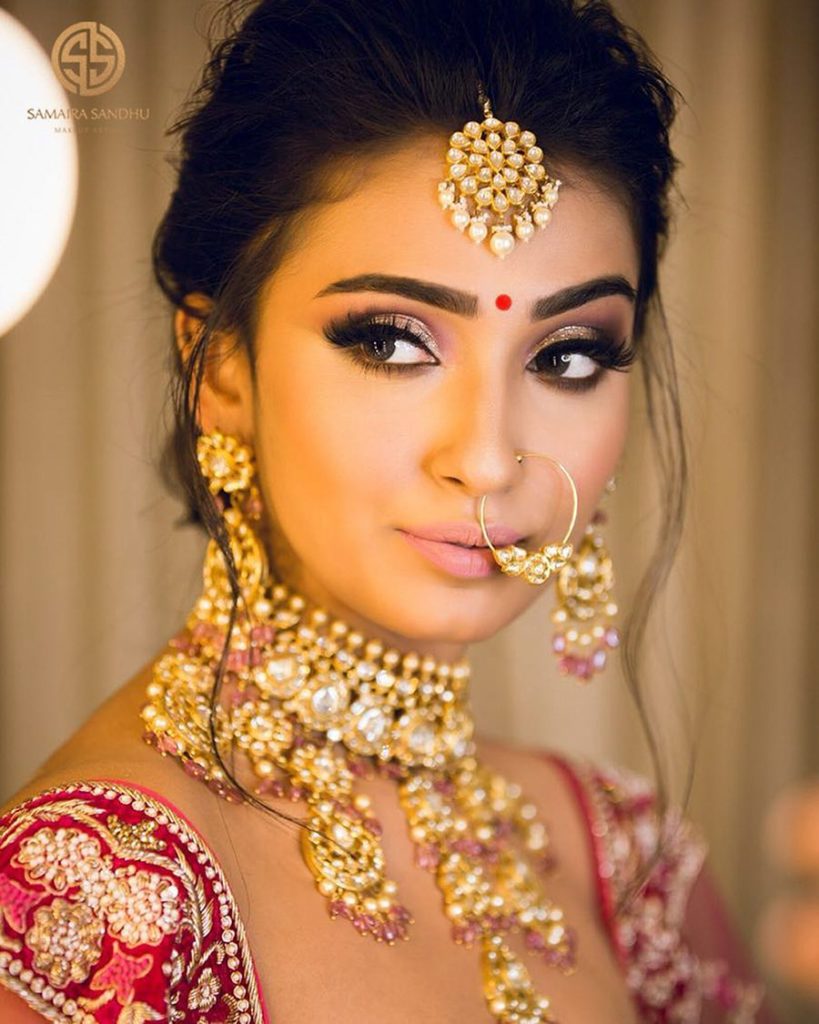 20 Regal Bridal Nose Ring Designs for a Royal Ensemble