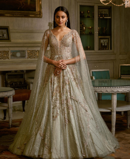 20 Fabulous Engagement Dress Ideas for a Grand Soiree