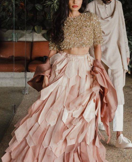 20 Fabulous Engagement Dress Ideas for a Grand Soiree