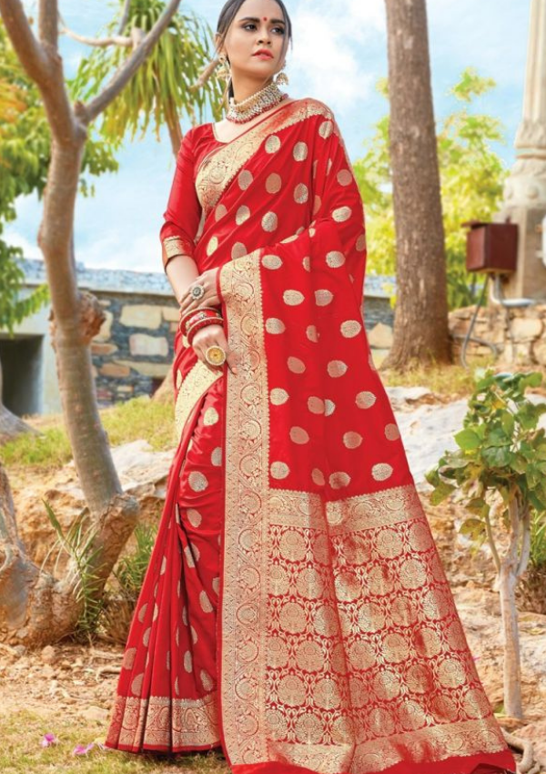 Stunning South Indian Saree Look Ideas for Your South Indian Wedding