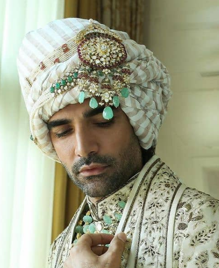 Kalgi Design Ideas for Grooms To Flaunt On Their Wedding Day!
