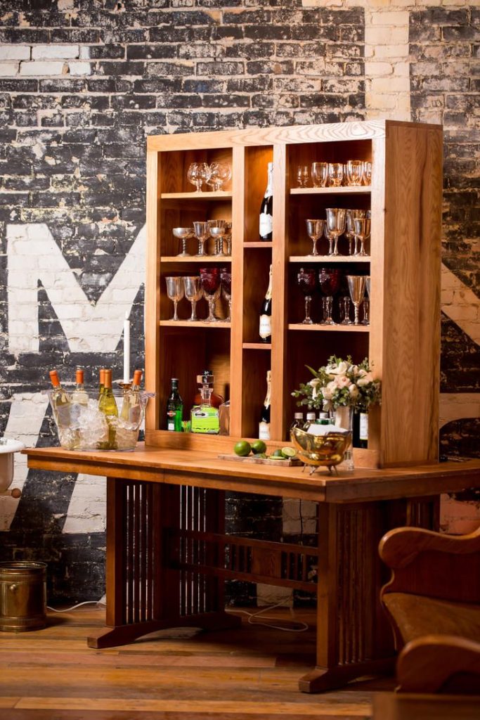 20 Wedding Bar Decor Ideas for Both Indoor and Outdoor Wedding Functions