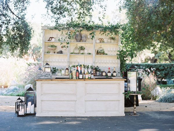 20 Wedding Bar Decor Ideas for Both Indoor and Outdoor Wedding Functions