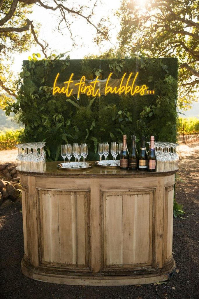 Neon Wedding Signs to Surprise and Delight your Wedding Guests