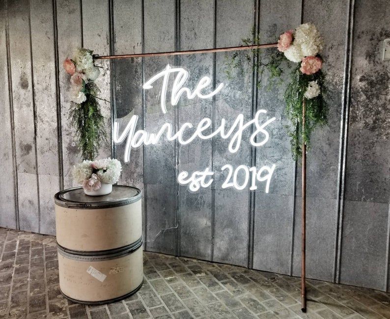 Neon Wedding Signs to Surprise and Delight your Wedding Guests