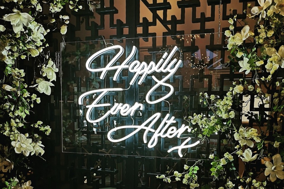 Neon Wedding Signs to Surprise and Delight your Wedding Guests