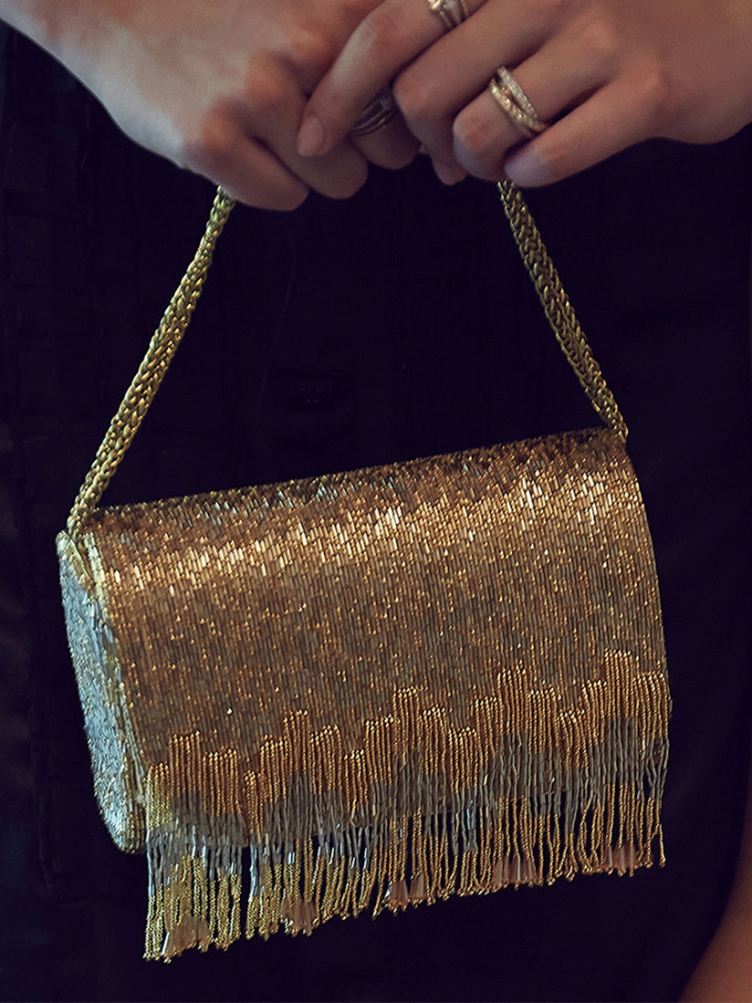 Bridal Clutch Designs for all the Sassy and Fashionista Brides