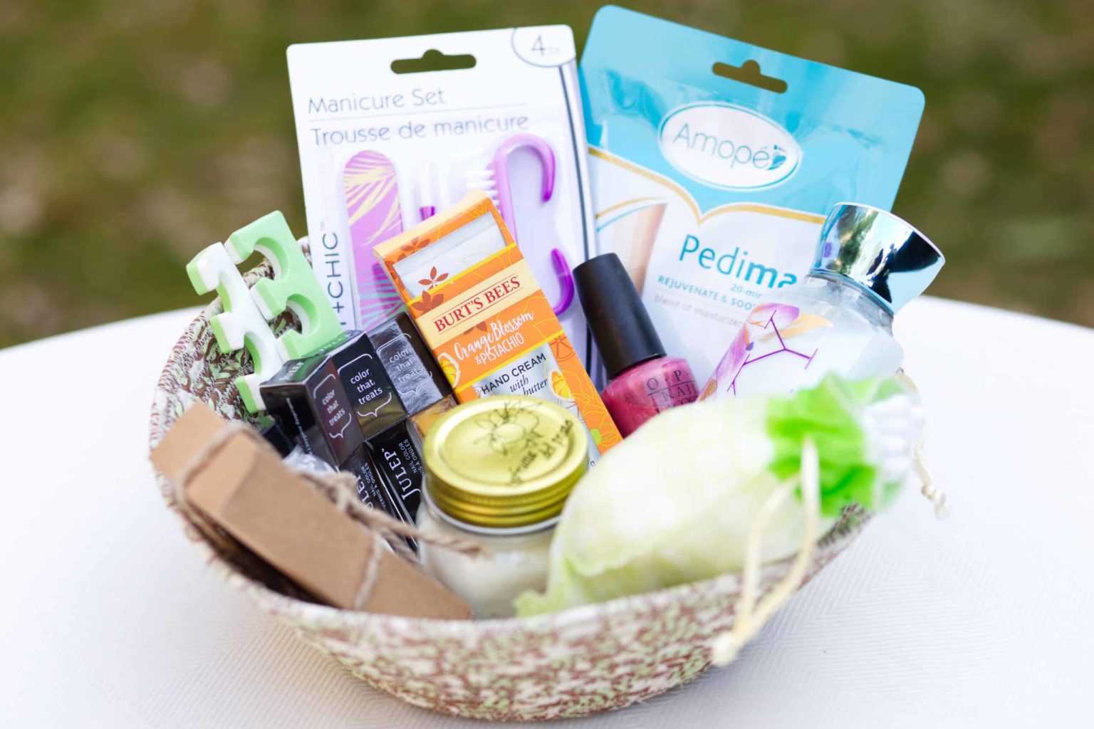 10 Amazing Maid Of Honor Gift To Bride That She Will Never Forget!