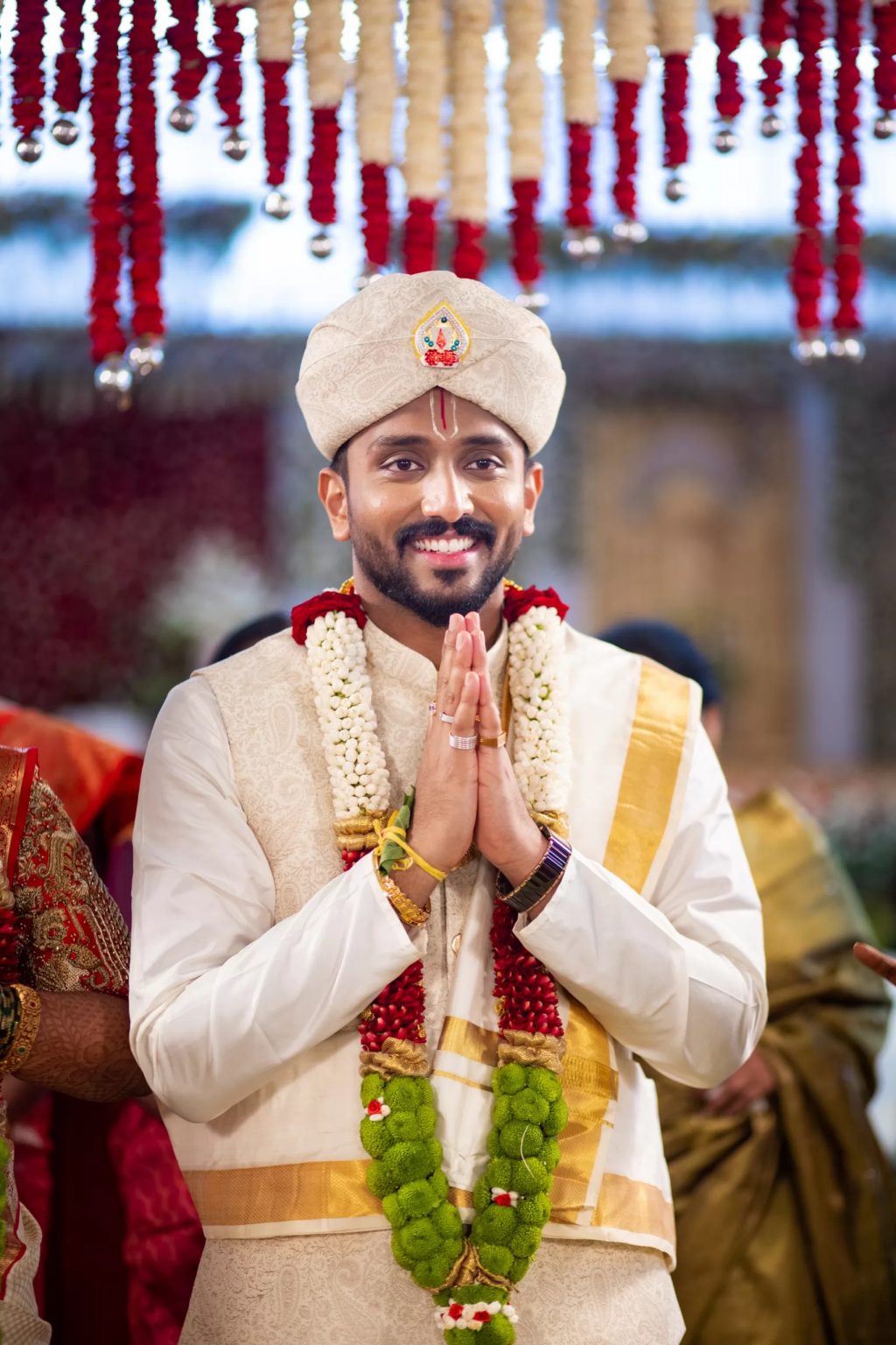 25+ Instagram Worthy Groom Poses