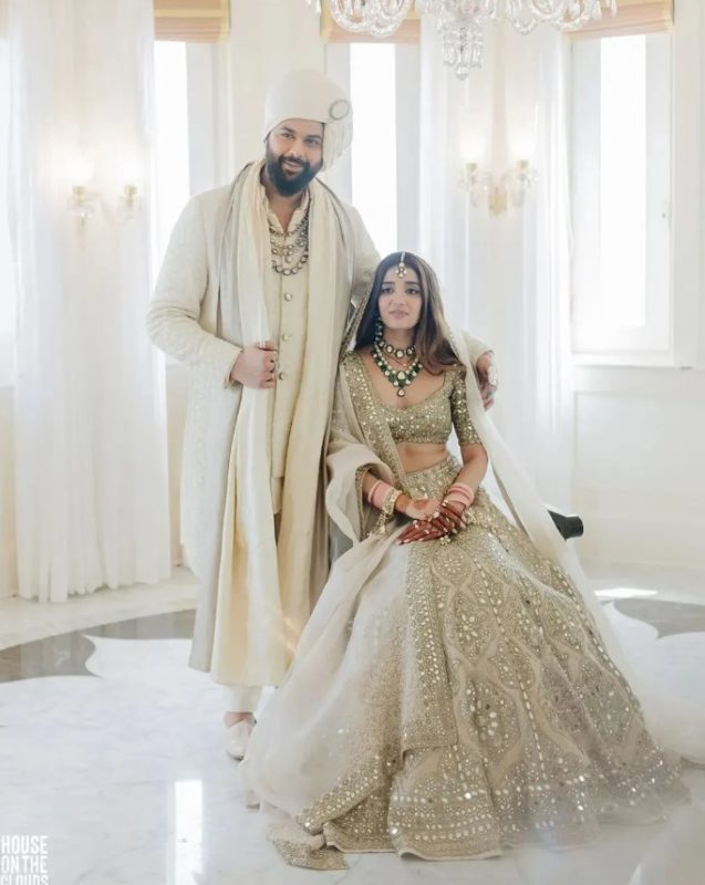 20 Latest Bride and Groom Dress Combination for Weddings