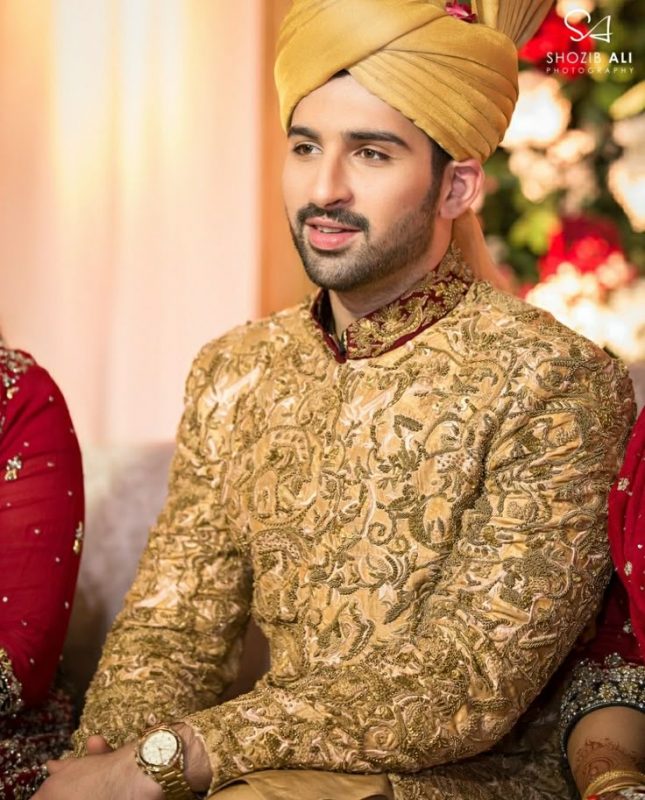 25+ Instagram Worthy Groom Poses