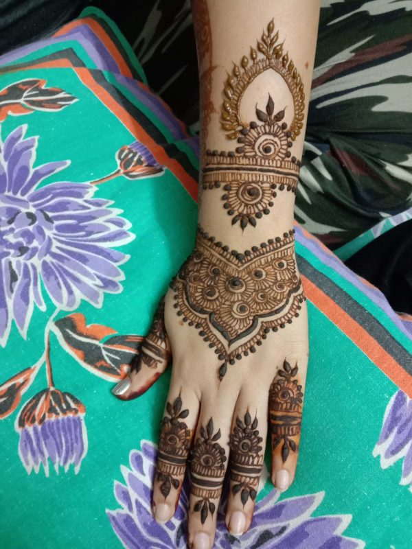 Elegant Khafif Mehndi Designs for Brides – A Complete Guide