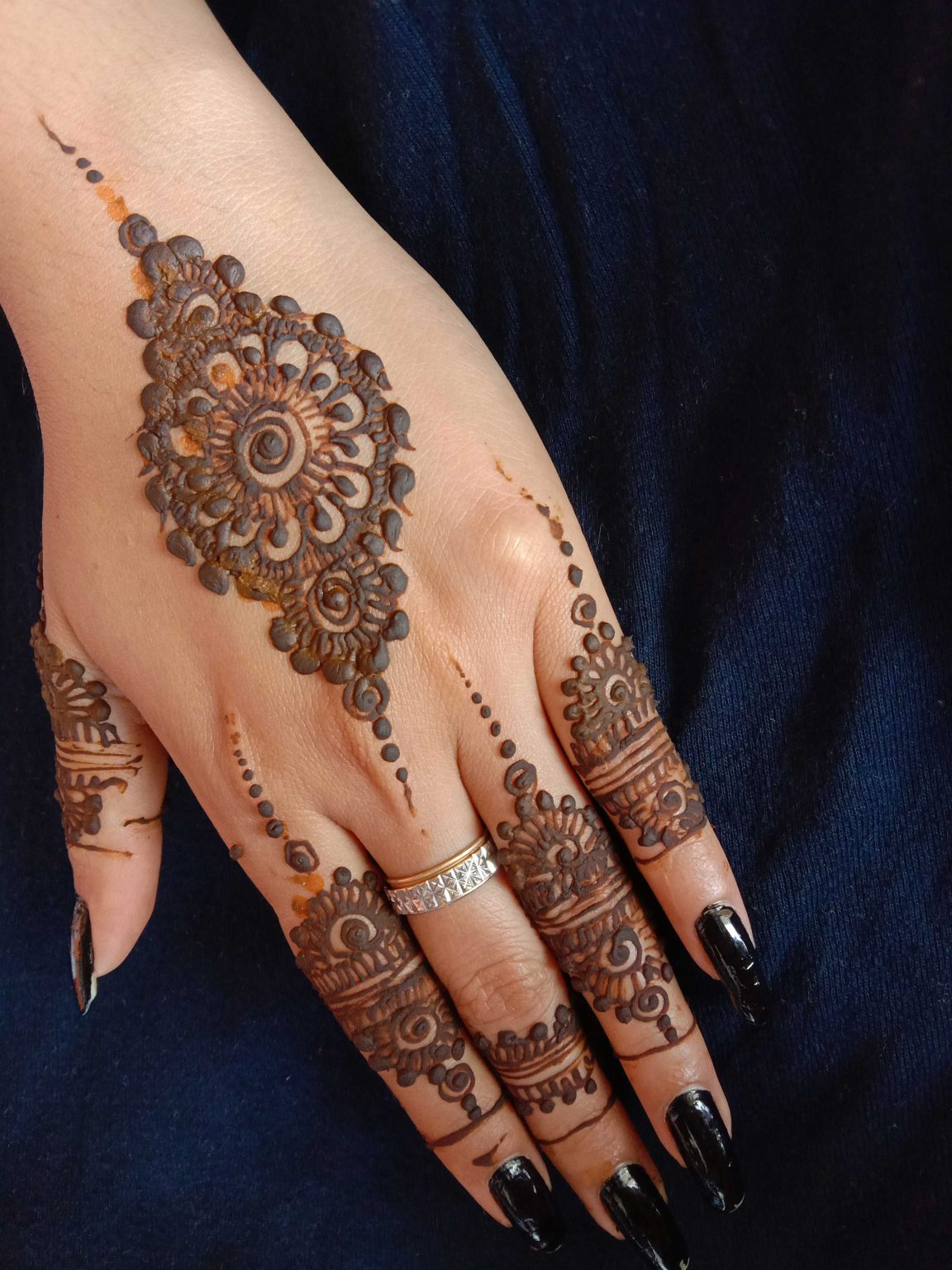 20+ Khafif Mehndi Design That Will Bring You on Spotlight