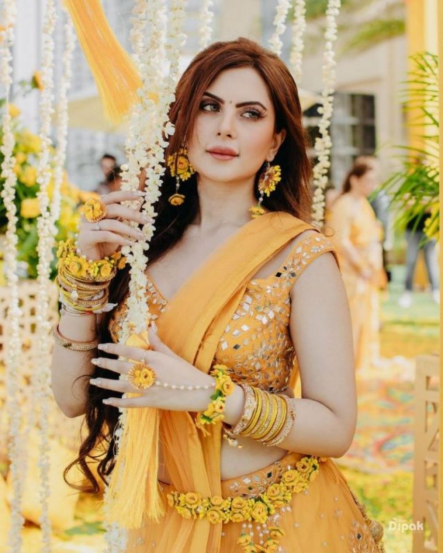 25+ Latest Instagram-worth Haldi Poses for Bride