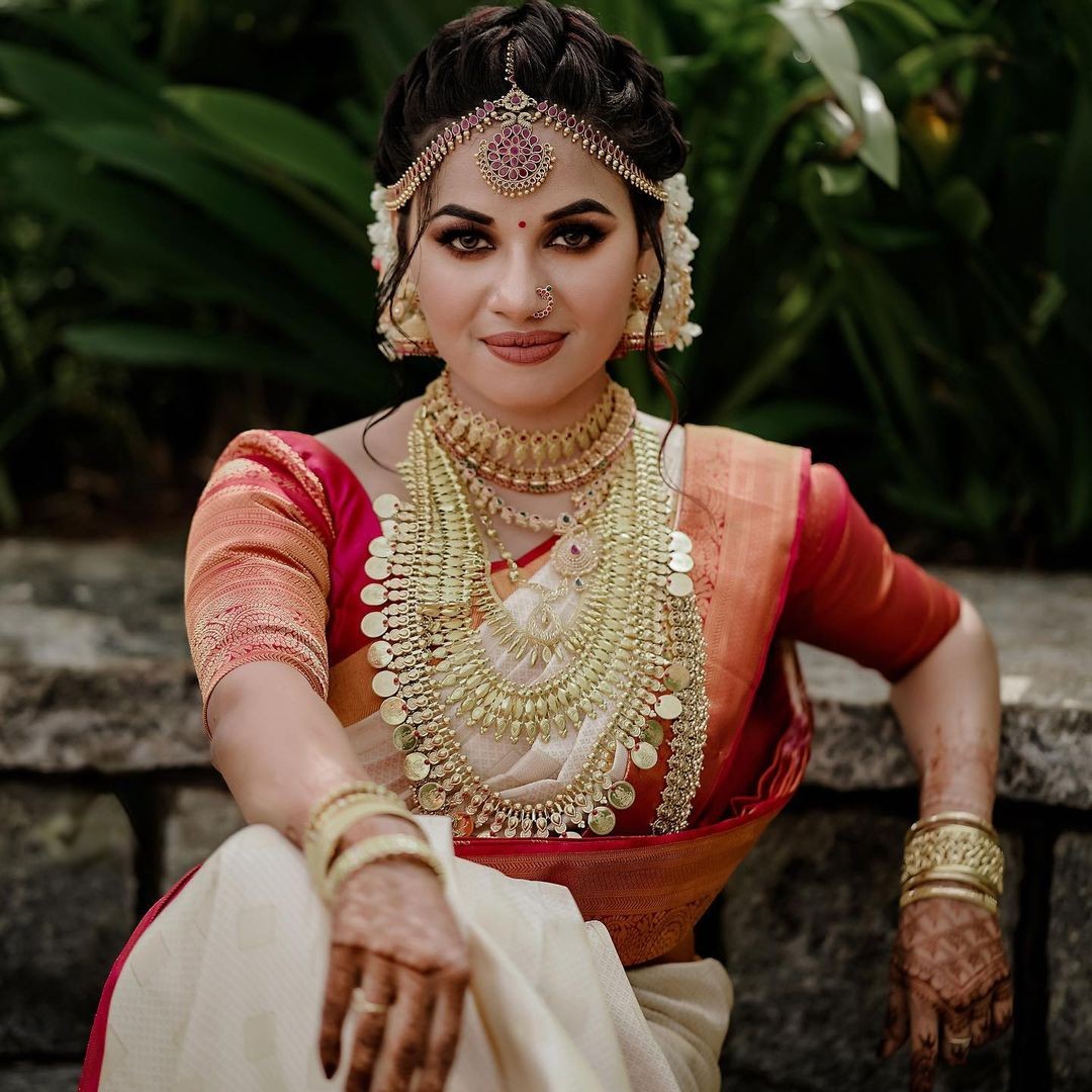 20+ Gorgeous Front South Indian Bridal Hairstyle Ideas