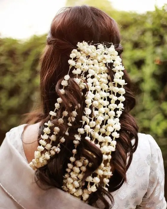 20+ Trendy Reception Hairstyles for a Picture-Perfect Look