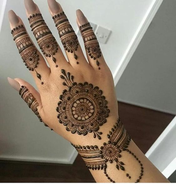 20+ Arabic Mehndi Design Ideas to Enhance Your Beauty