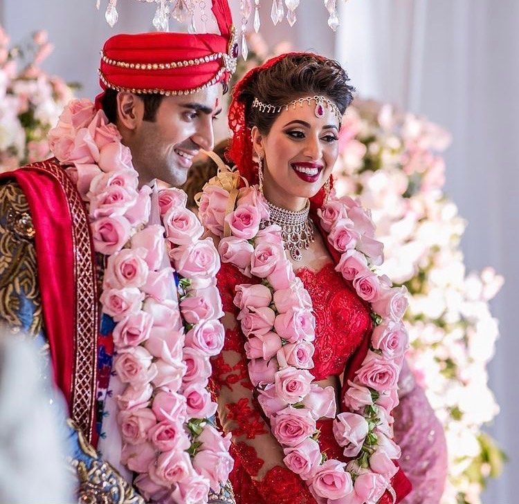 17 Unique and Trending Rose Varmala Designs for Wedding